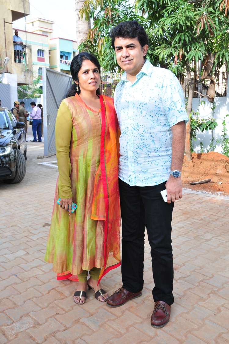 Rajiv-Menon-with-his-wife | RITZ