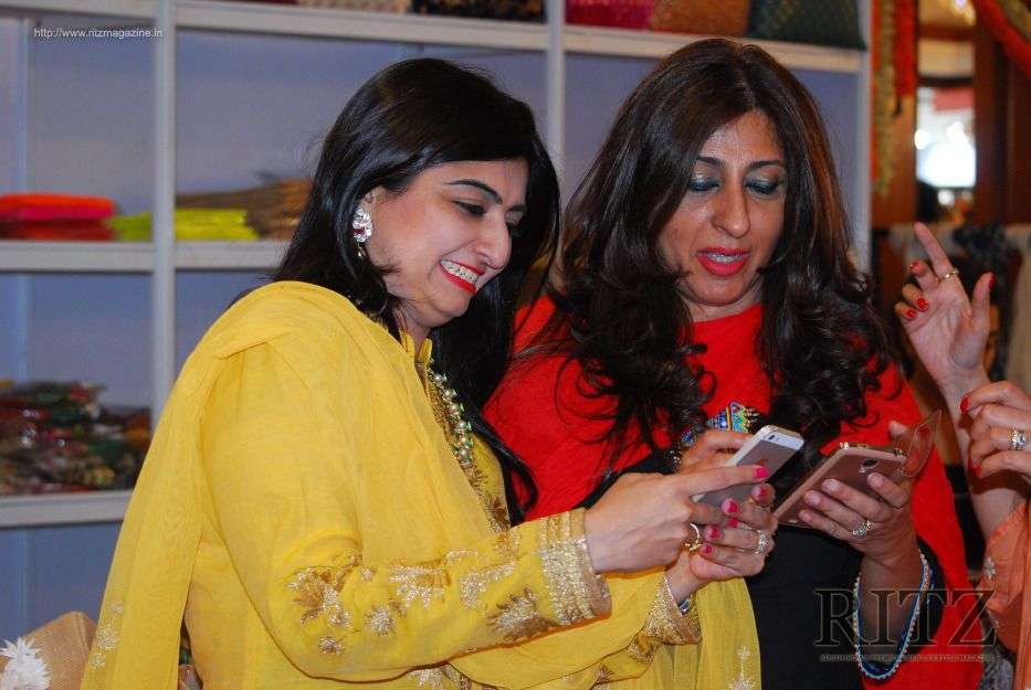 Mana Shetty sizzles at Araaish Exhibition of life style organized by ...