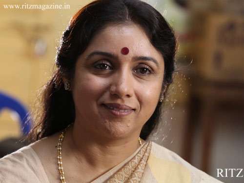 Revathy To Direct `Queen` Remake | RITZ