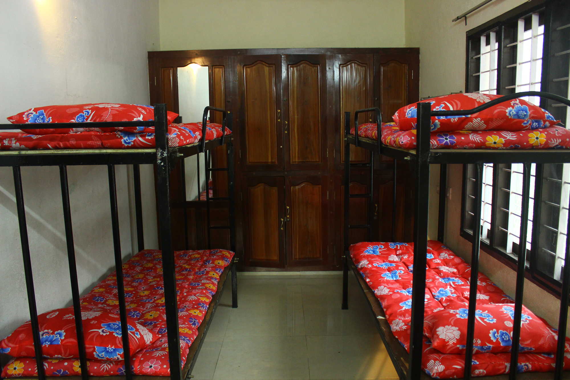 Government to set up hostels for working women | RITZ