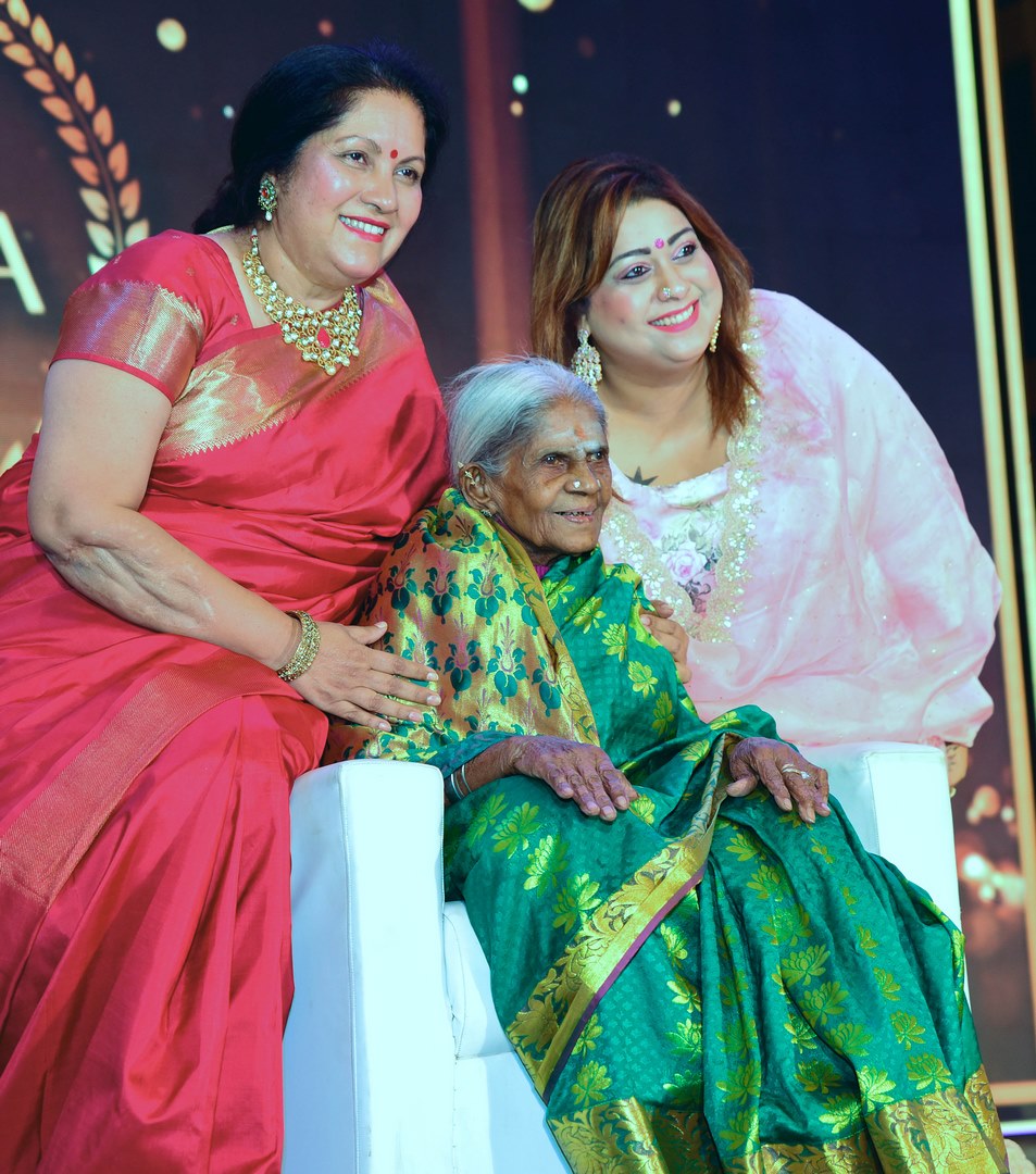 Vijayalakshmi singh, Saalumarada Thimmakka and Rakshitha Prem at KWAA ...