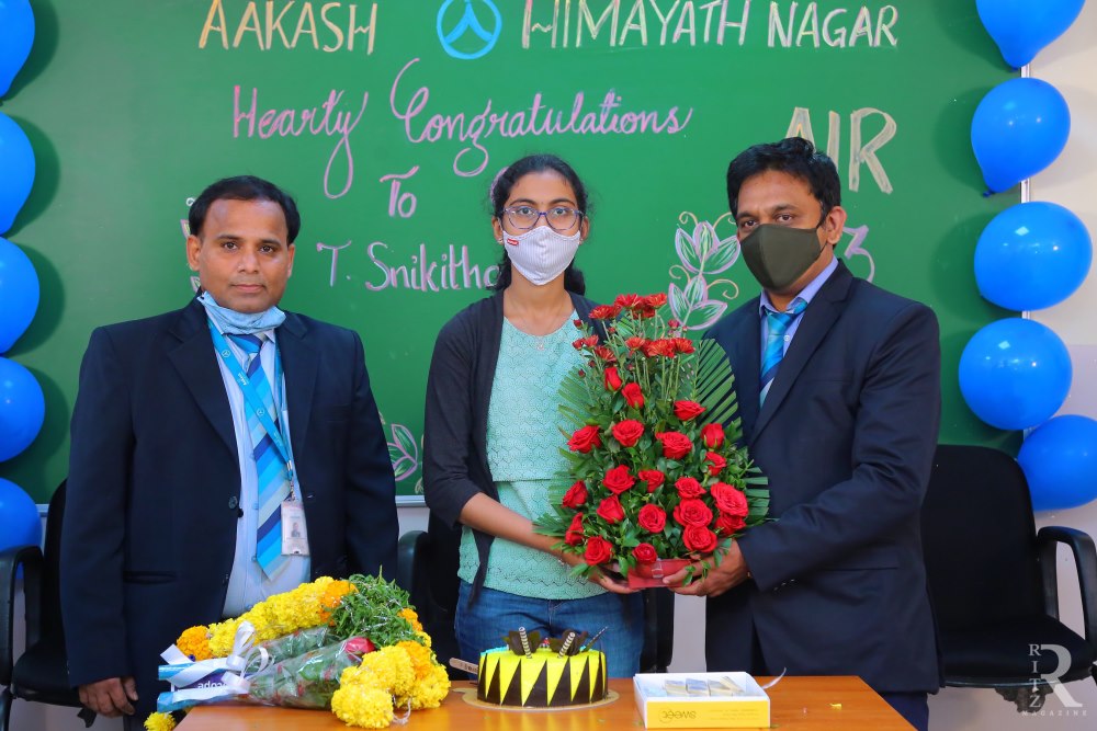 Aakash Institute Felicitates Its 3 Students For Exceptional Performance ...