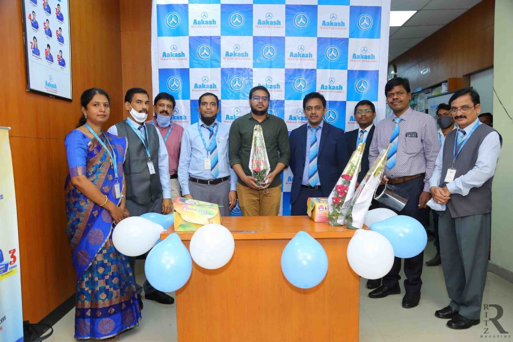 Aakash Institute Felicitates Its 3 Students For Exceptional Performance ...