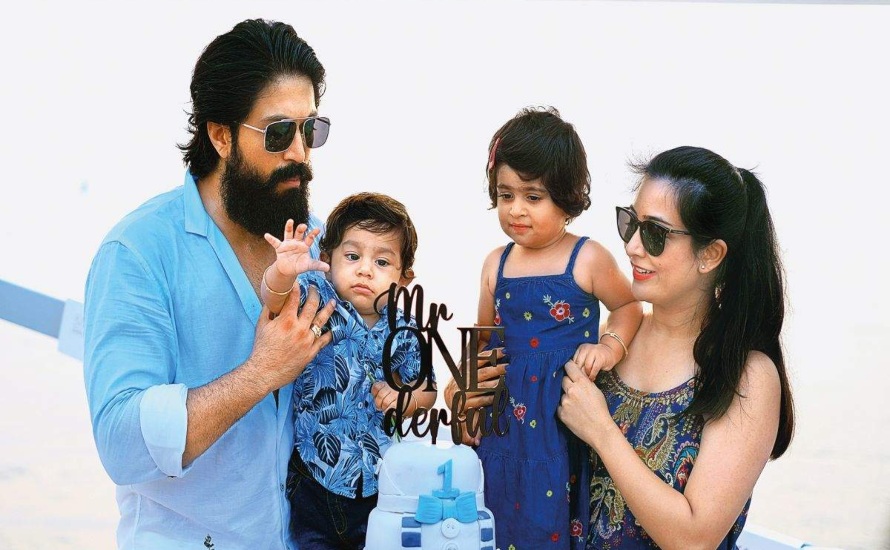 Yash And Wife Radhika Pandit Spends Time With Their Kids By The Beach ...