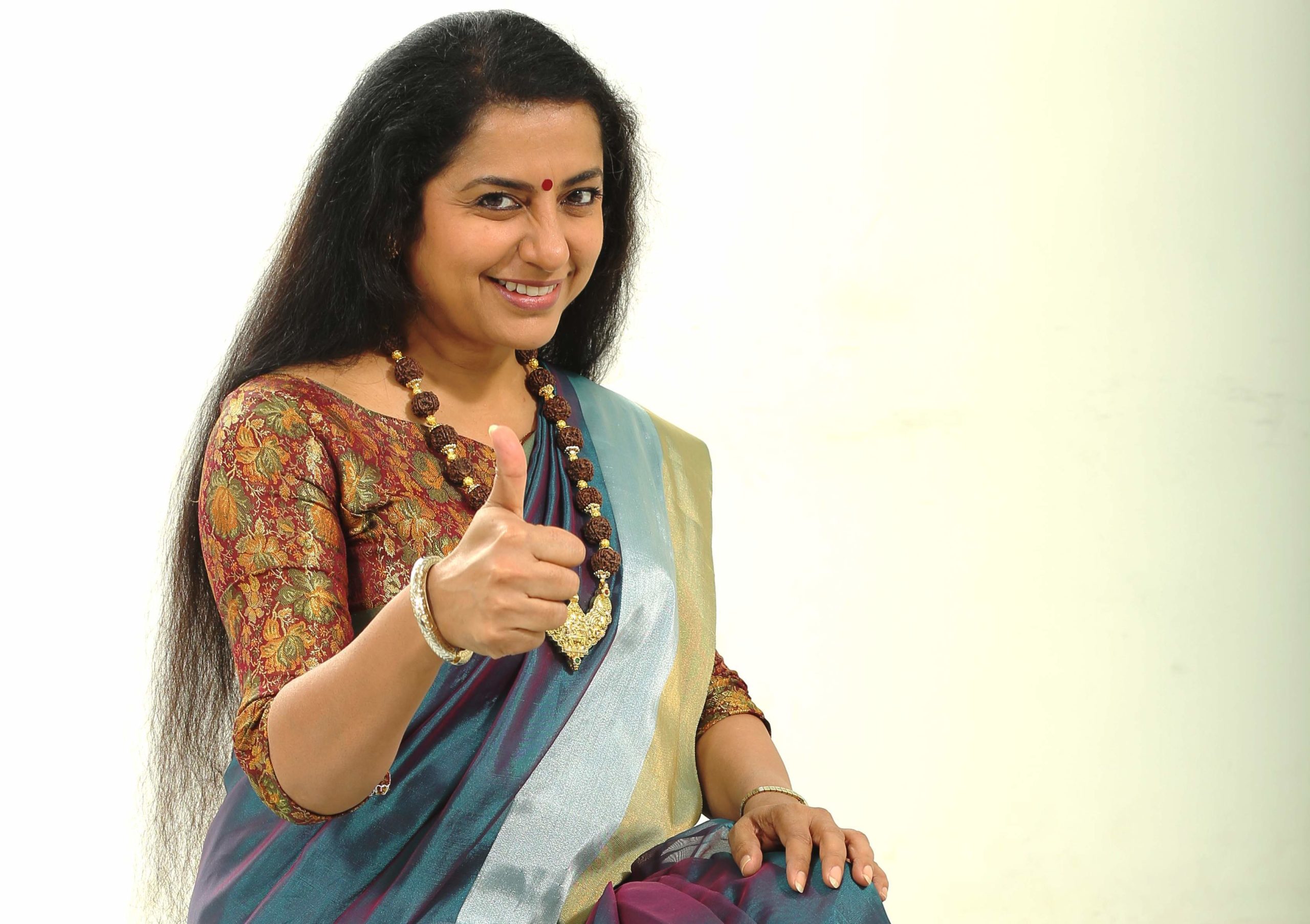 Suhasini Maniratnam supports vaccination drive ! | RITZ
