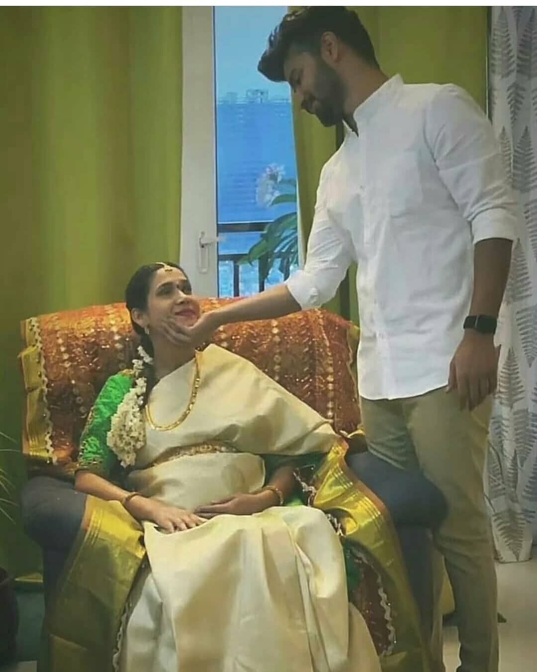 Mahat Raghavendra Shares Pictures With Wife From Their Baby Shower | RITZ