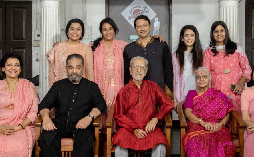 Suhasini Maniratnam Family Photos Suhasini To Conduct Stage Show At