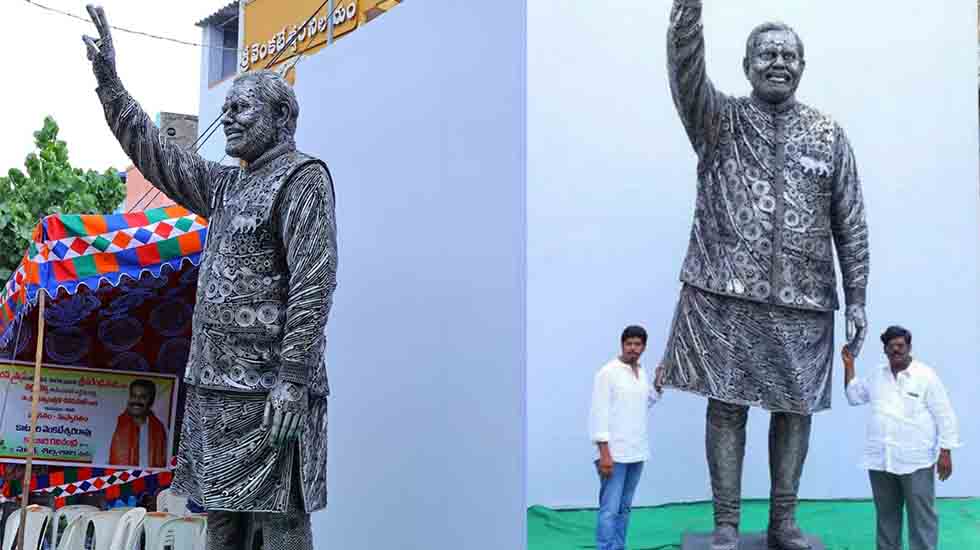 Father and son build 14 feet statue of PM using scrap material | RITZ