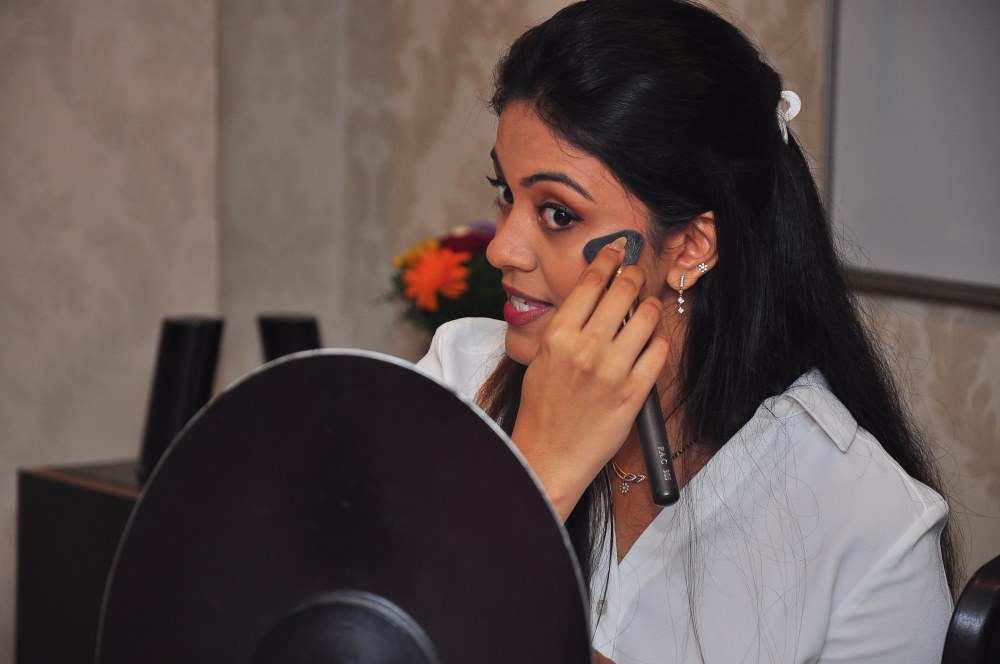 Tanishq Associates With Former Miss India Finalist Shreya Rao (3) | RITZ