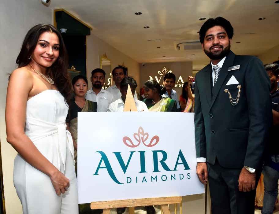 Andrea Jeremiah (Actor and Playback Singer) inaugurates the first store ...