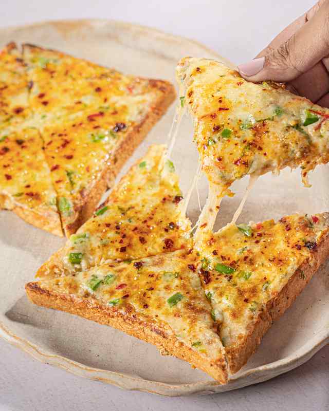 Naga Chili Cheese Toast | RITZ