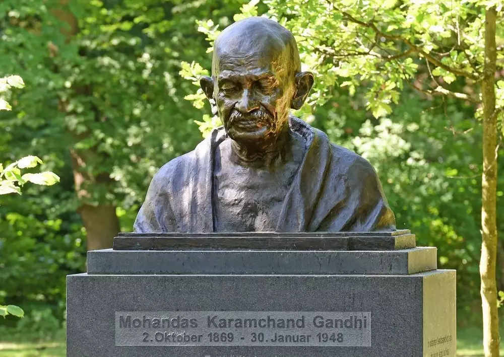 Statue of Mahatma Gandhi to be installed in UN headquarters | RITZ