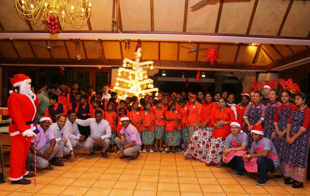 Annual ‘Tree Lighting Ceremony & Celebration’ at Radisson Blu Resort ...