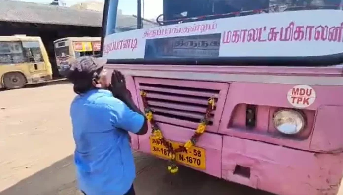 Bus driver bids emotional goodbye to bus on his retirement day | RITZ